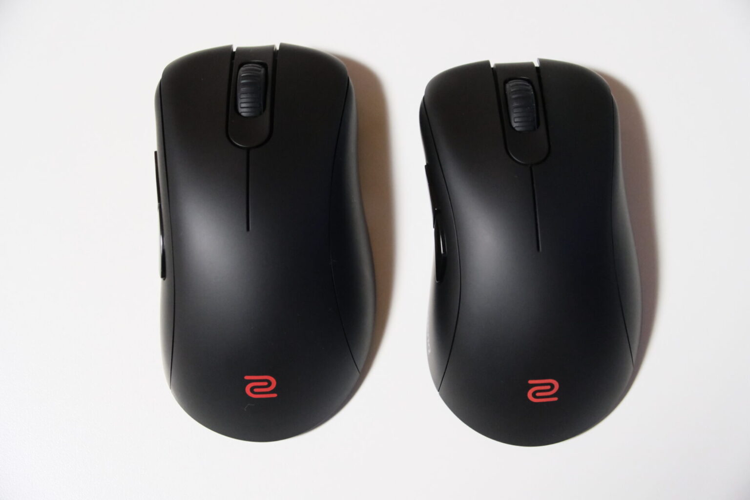 BenQ ZOWIE EC2-CW レビュー！めっちゃ持ちやすい万能ワイヤレスゲーミングマウス！【PR】 | 無糖のデスク