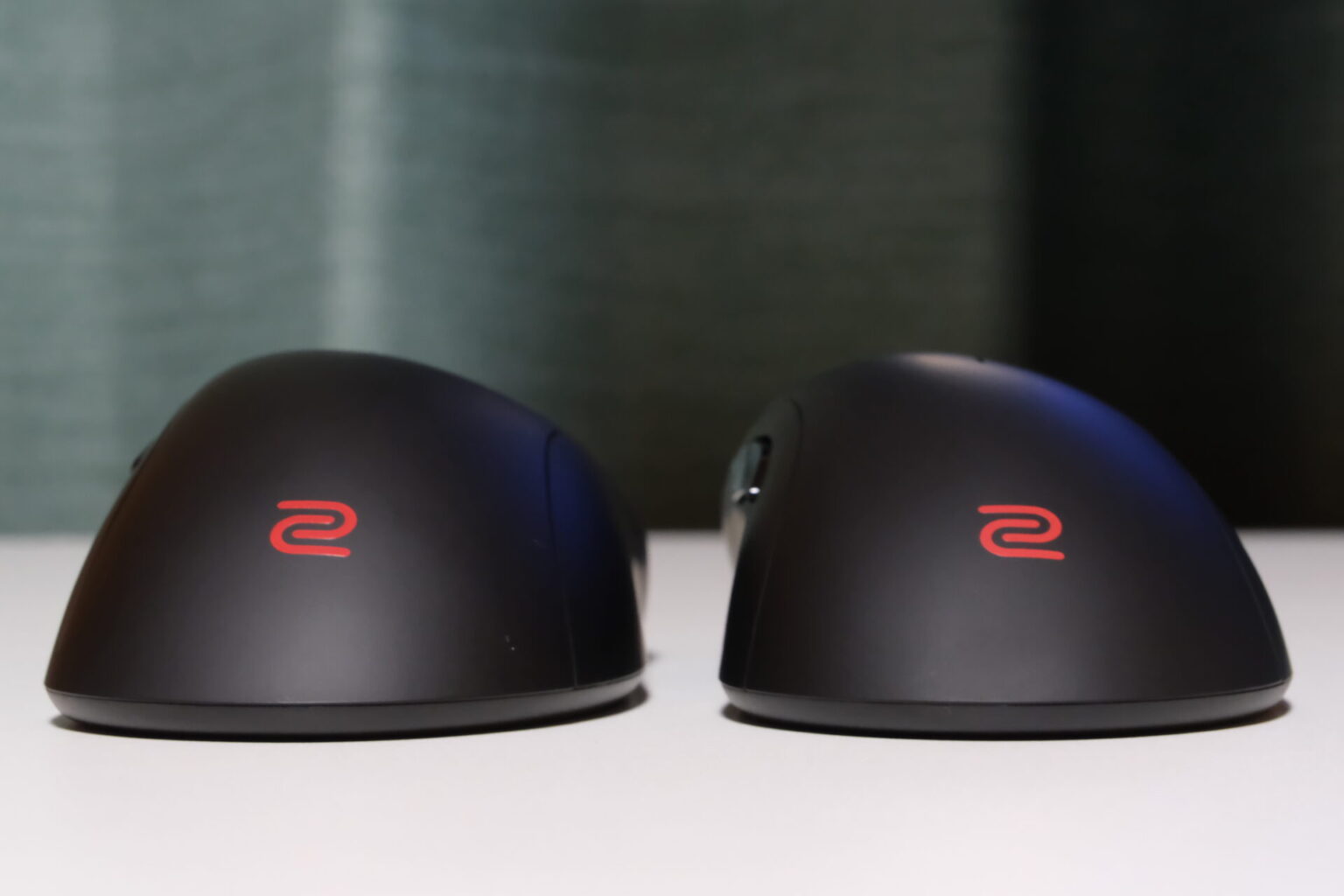 BenQ ZOWIE EC2-CW レビュー！めっちゃ持ちやすい万能ワイヤレスゲーミングマウス！【PR】 | 無糖のデスク