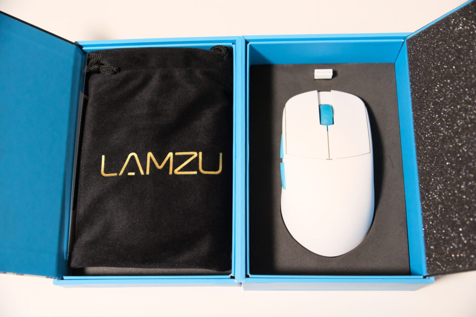 LAMZU Atlantis Mini Pro レビュー | 無糖のデスク