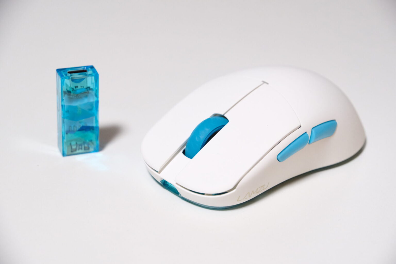 LAMZU Atlantis Mini Pro レビュー | 無糖のデスク