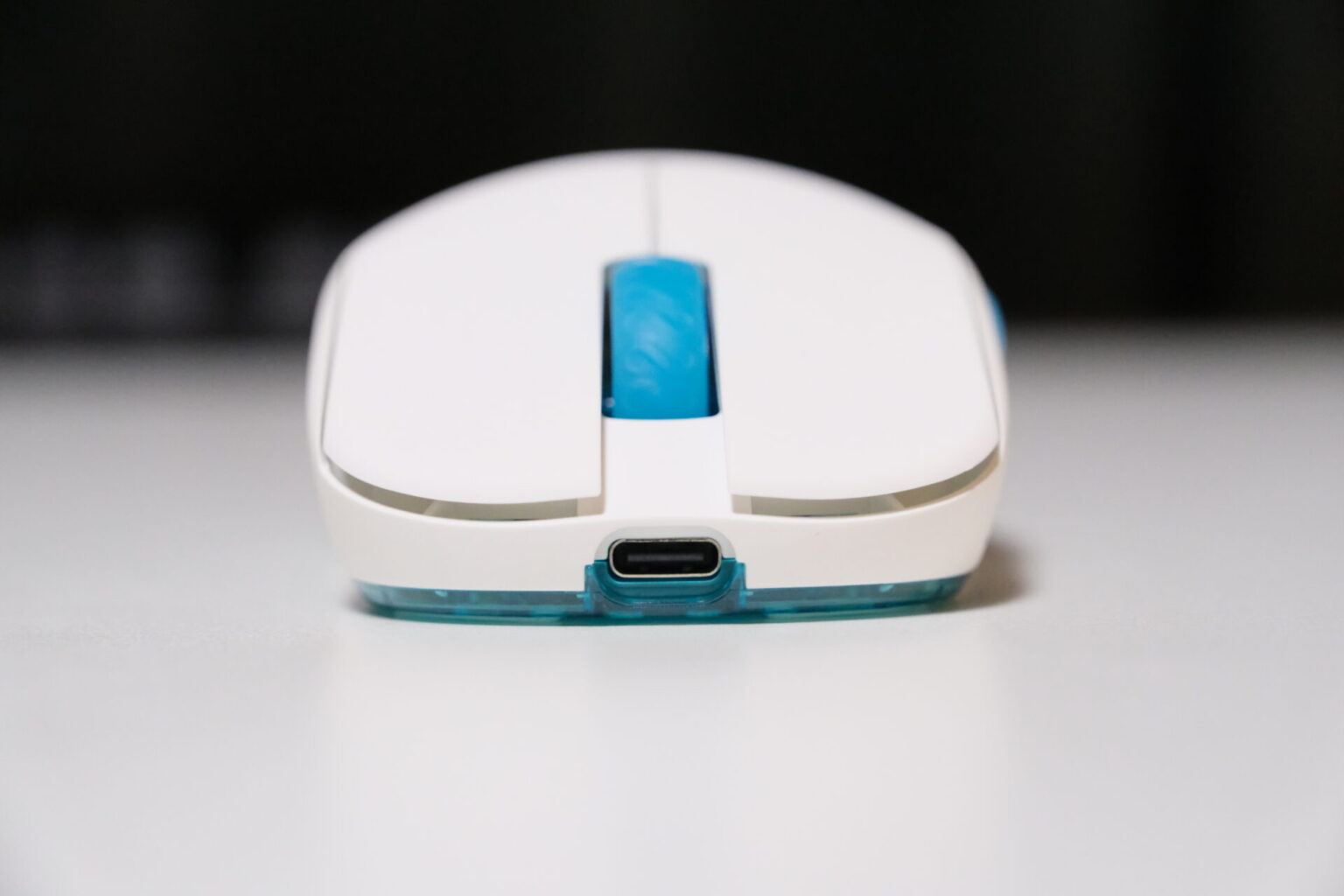 LAMZU Atlantis Mini Pro レビュー | 無糖のデスク