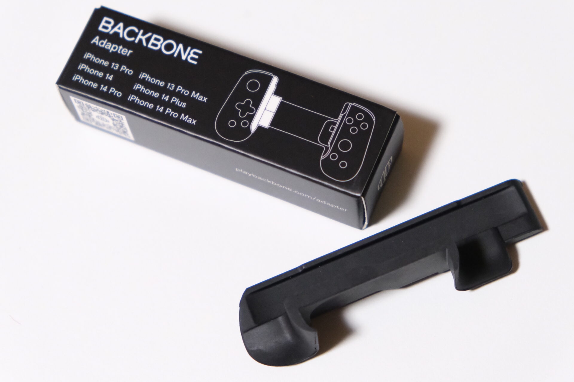 Backbone One 実機レビュー！手持ちのスマートフォンでゲーム機のような操作ができる快適ガジェット！ | 無糖のデスク